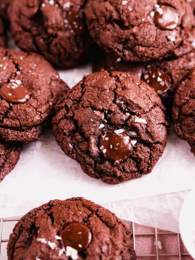 Dark Chocolate Chip Cookies - MINT + MALLOW Kitchen