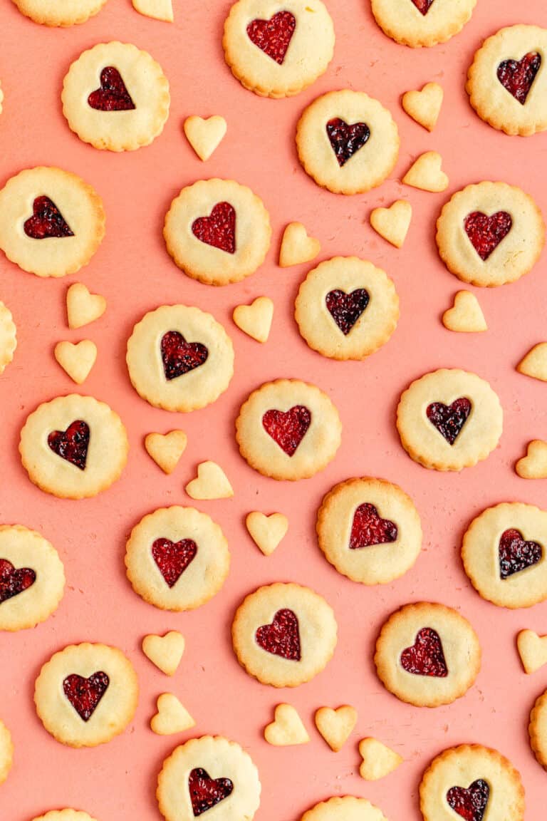 Homemade Jammy Dodgers (aka raspberry filled shortbread cookies!)