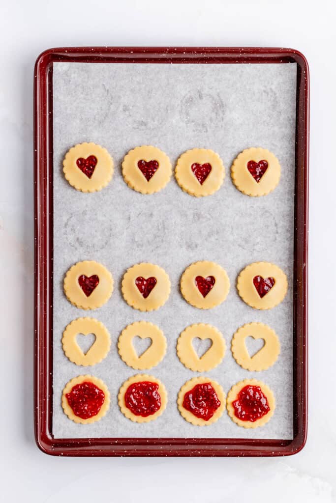 Homemade Jammy Dodgers (aka raspberry filled shortbread cookies!)