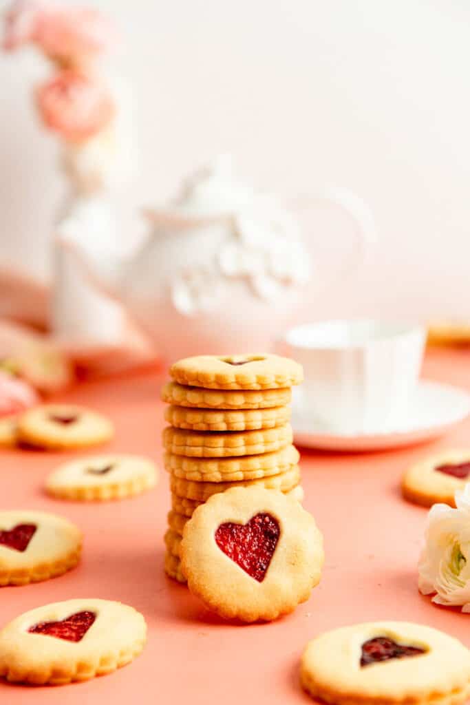 Homemade Jammy Dodgers (aka raspberry filled shortbread cookies!)