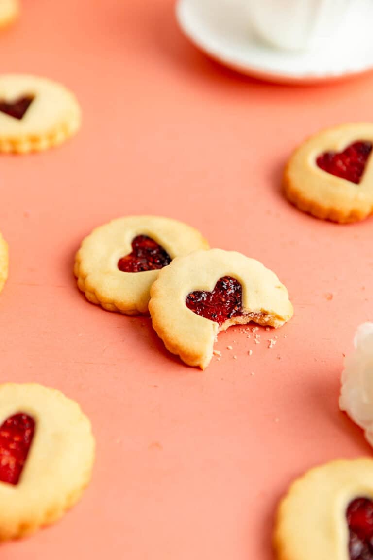 Homemade Jammy Dodgers (aka raspberry filled shortbread cookies!)